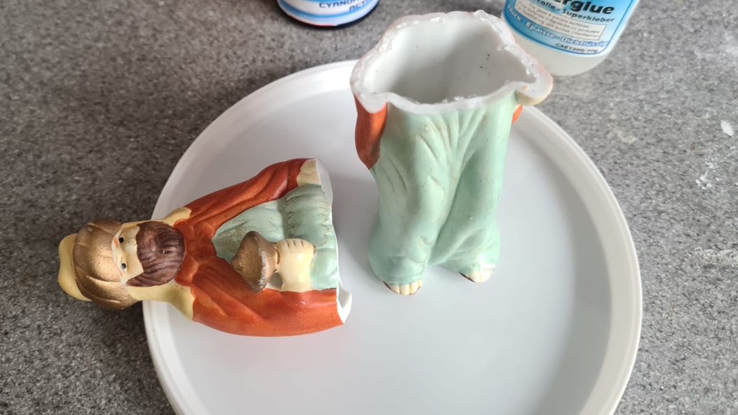 Broken Christmas Nativity Figure Repair | Sylmasta