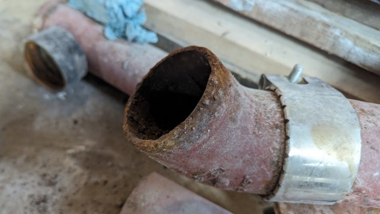 Sealing Pipe Joints in Rainwater Stack Repair | Sylmasta.net