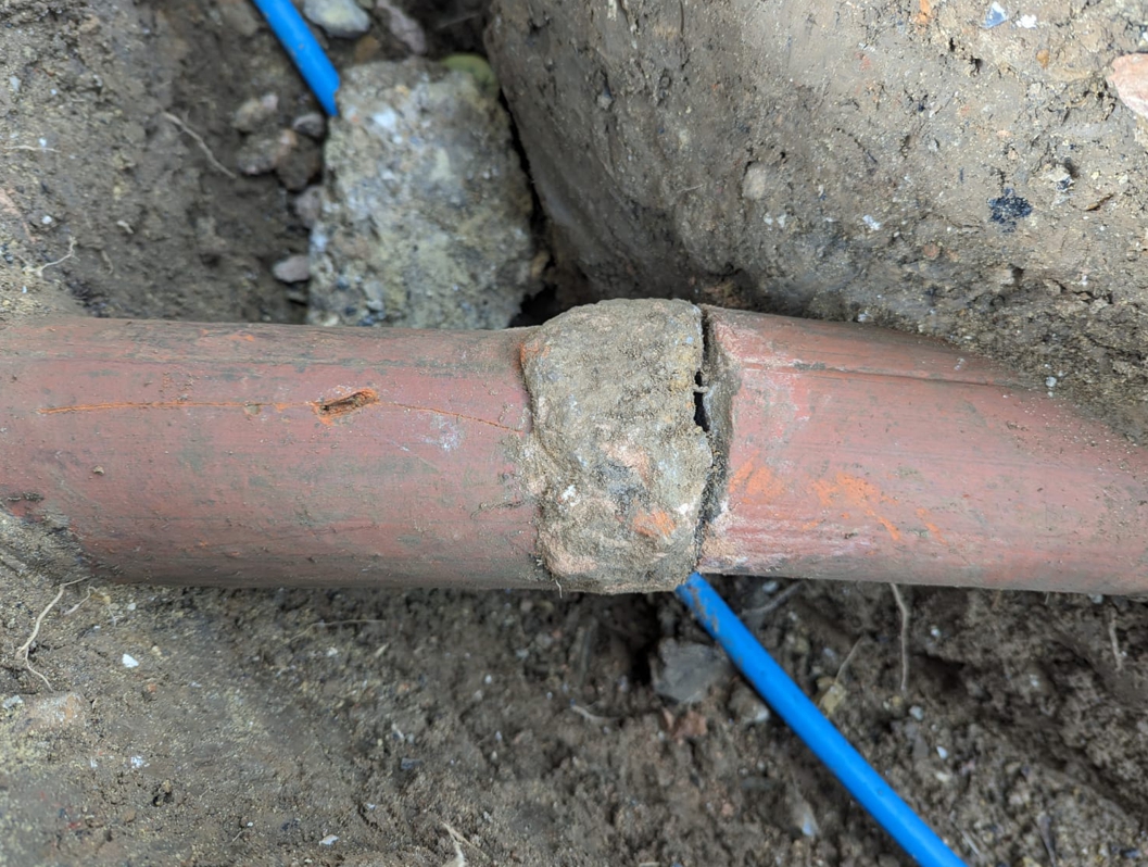 Cracked Underground Clay Drainage Pipe Repair | Sylmasta